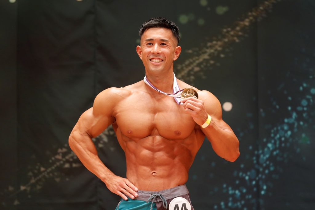 新フィジークキングは伊吹主税！強みの肩の丸みとミッドセクションの強さで激戦カテゴリーを制す | Web Magazine VITUP! [ヴィタップ]