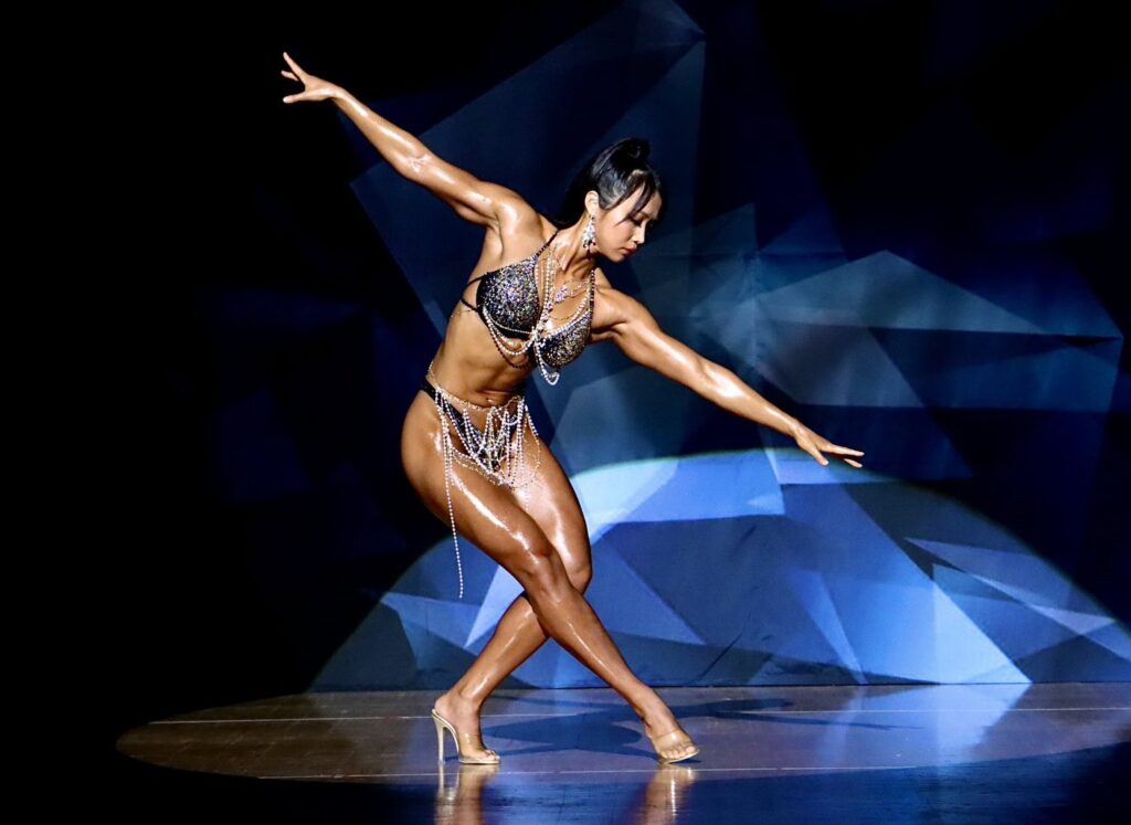 「This is ウェルネス」と言われる体を目指して 極太四頭筋の筋肉女子・ブラマジ田中が渾身のゲストポーズを披露 | Web Magazine VITUP! [ヴィタップ]